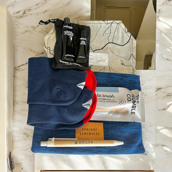 Delta Air Lines | Storage & Organization | Delta One Business Class ...